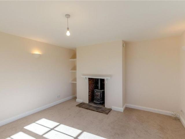 2 bedroom semi detached house to rent