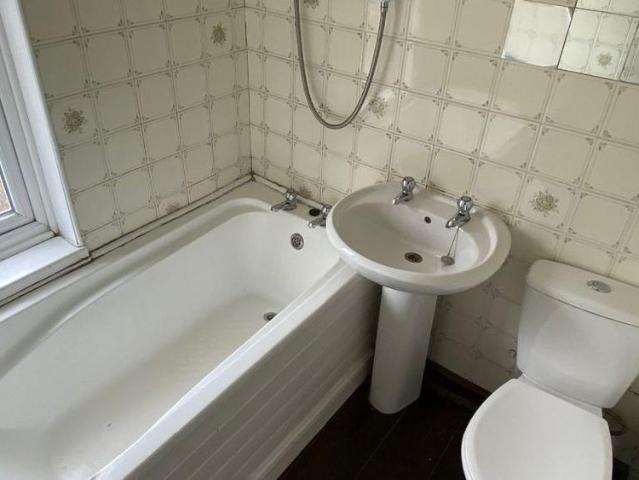 2 bedroom semi detached house to rent