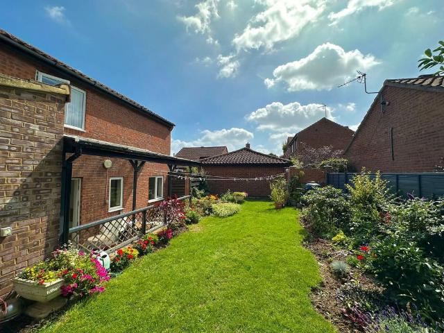 2 bedroom semi detached house to rent