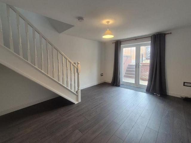 2 bedroom semi detached house to rent