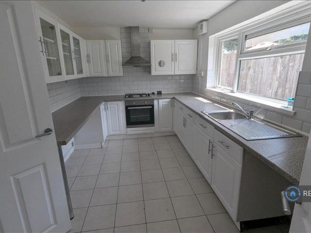 2 bedroom semi detached house to rent