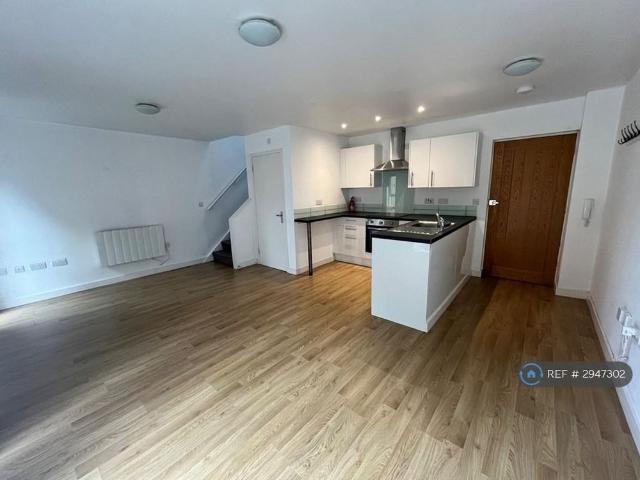 2 bedroom semi detached house to rent