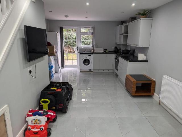 2 bedroom semi detached house to rent