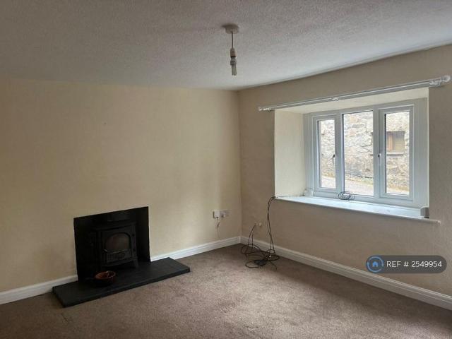 2 bedroom semi detached house to rent