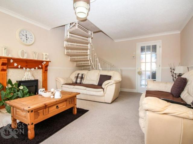 2 bedroom semi detached house to rent