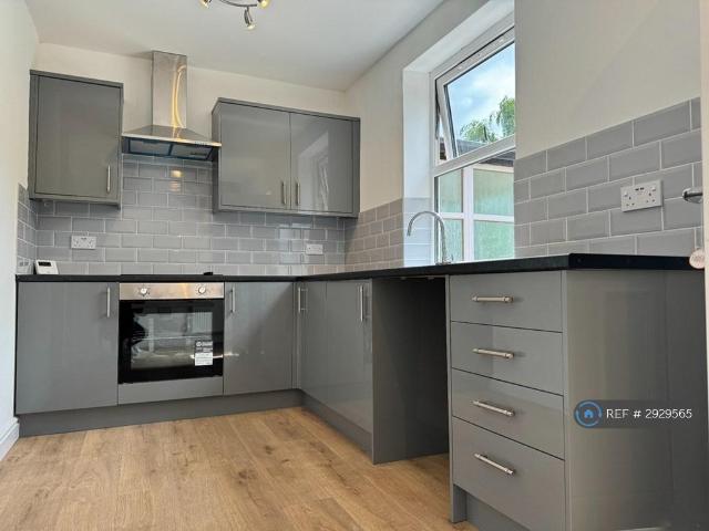 2 bedroom semi detached house to rent
