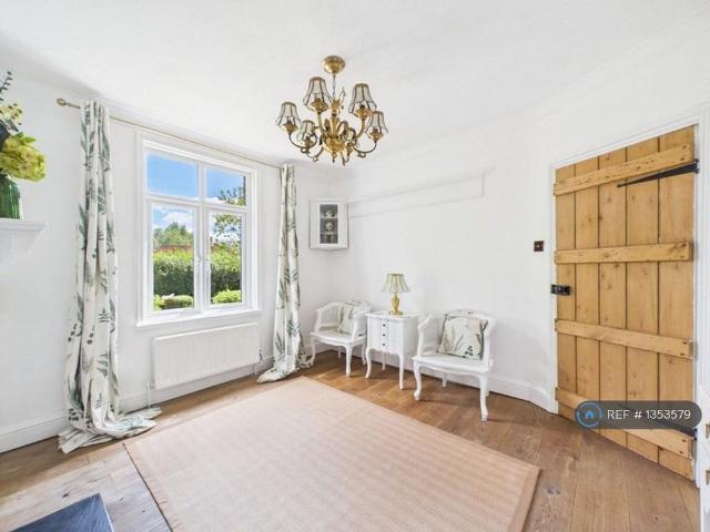 2 bedroom semi detached house to rent