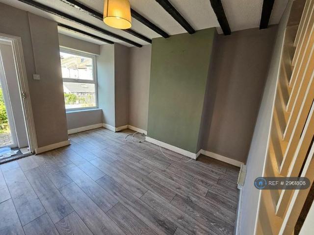 2 bedroom semi detached house to rent