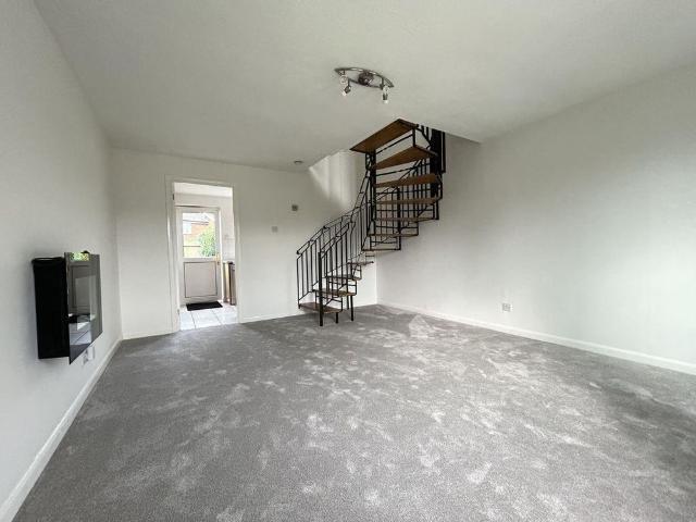 2 bedroom semi detached house to rent