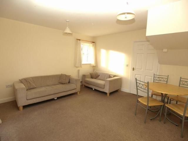 2 bedroom semi detached house to rent
