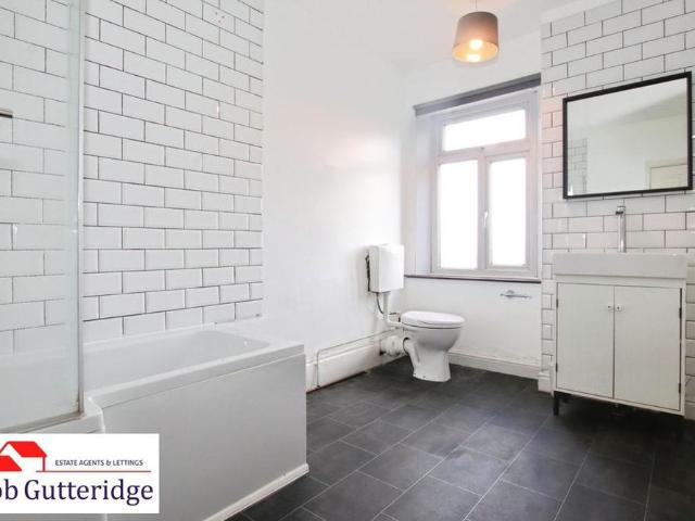 2 bedroom semi detached house to rent
