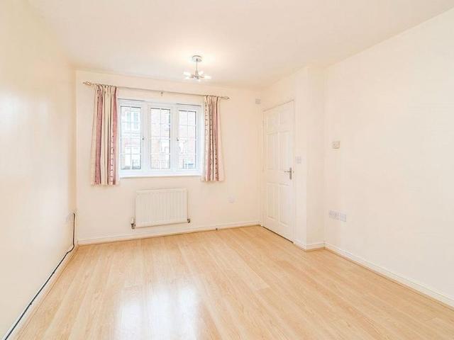 2 bedroom semi detached house to rent