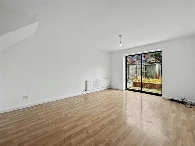 2 bedroom semi detached house to rent
