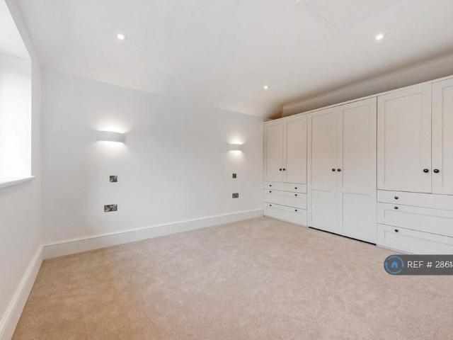 2 bedroom semi detached house to rent