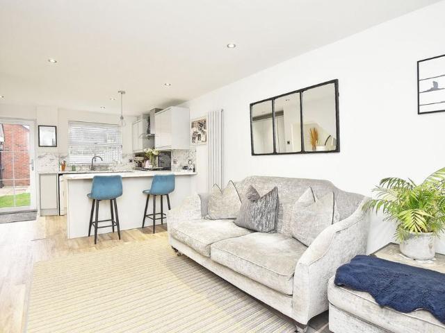 2 bedroom semi detached house to rent