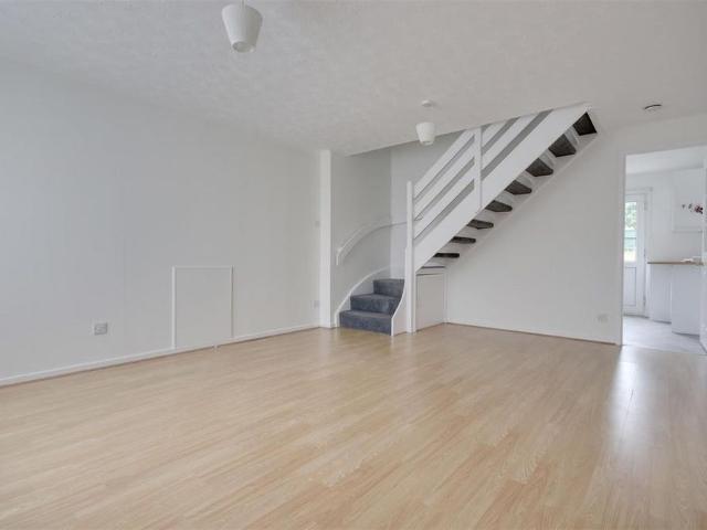 2 bedroom semi detached house to rent