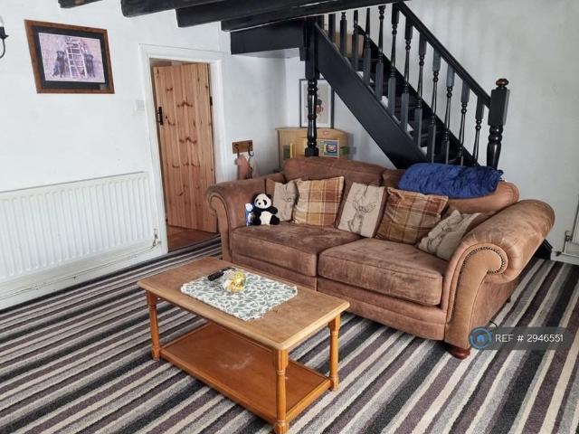 2 bedroom semi detached house to rent