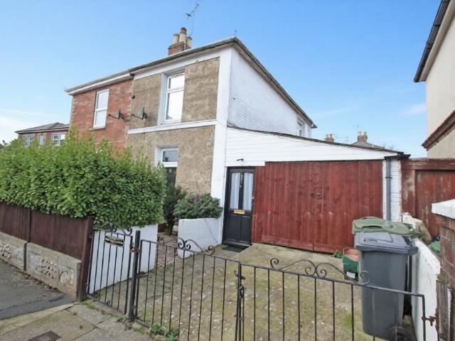 2 bedroom semi detached house to rent