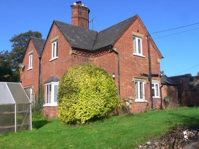 2 bedroom semi detached house to rent