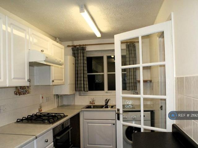2 bedroom semi detached house to rent