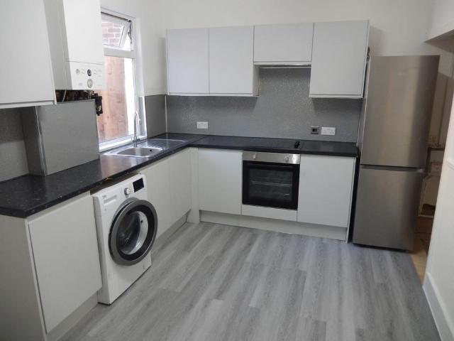2 bedroom semi detached house to rent