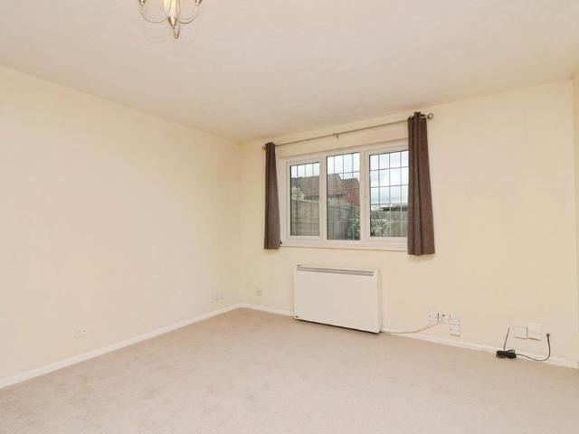 2 bedroom semi detached house to rent