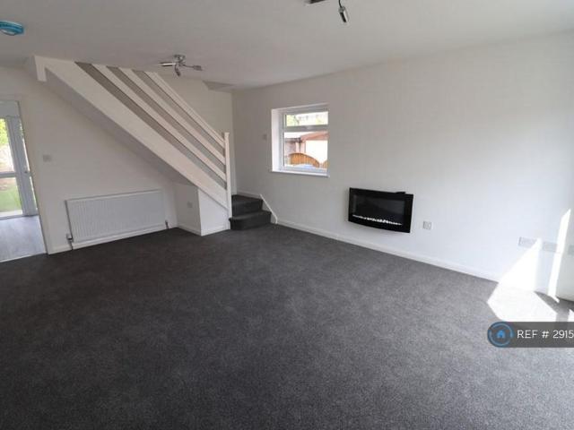 2 bedroom semi detached house to rent