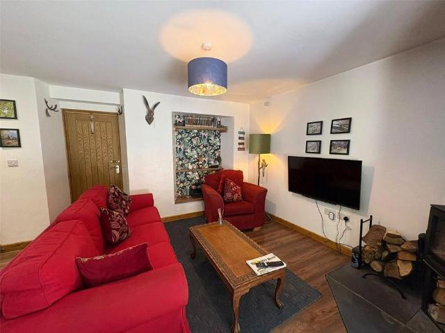 2 bedroom semi detached house to rent