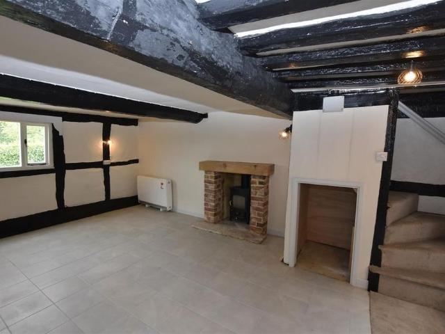 2 bedroom semi detached house to rent