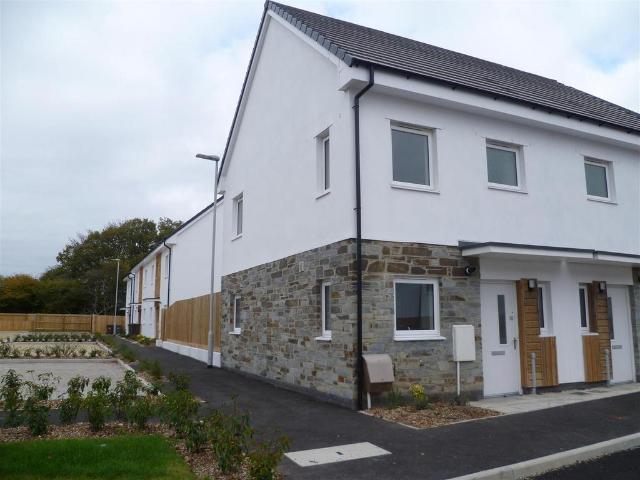 2 bedroom semi detached house to rent