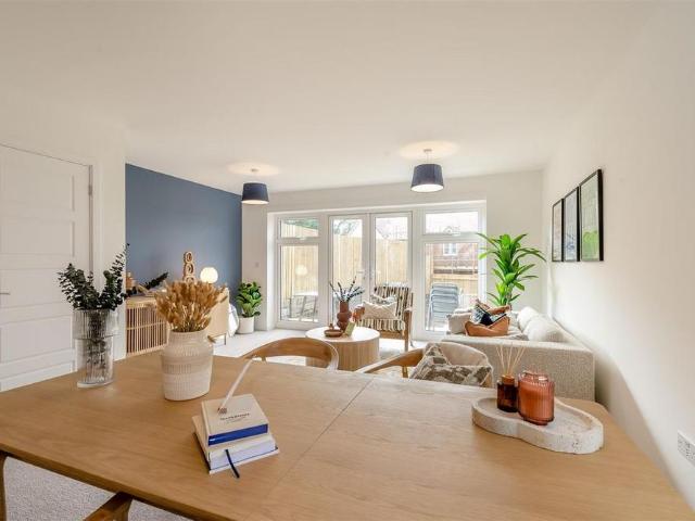 2 bedroom semi detached house to rent