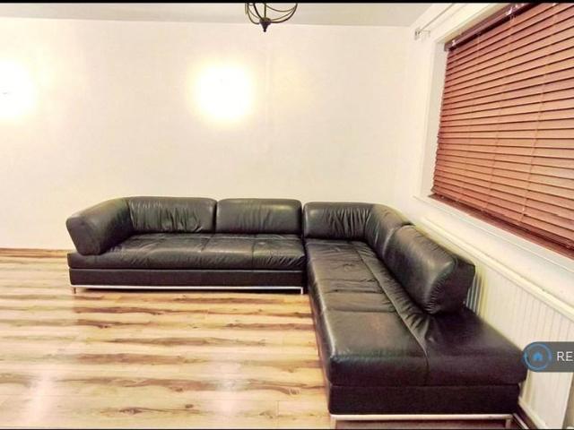 2 bedroom semi detached house to rent