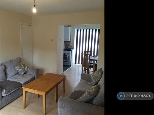 2 bedroom semi detached house to rent