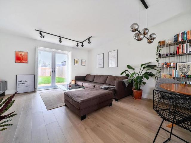 2 bedroom semi detached house to rent