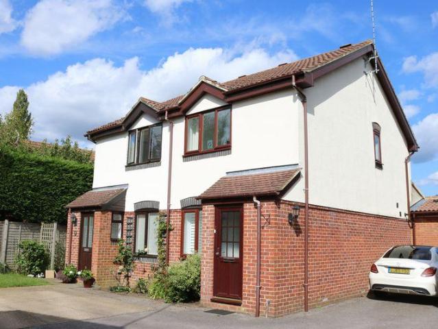 2 bedroom semi detached house to rent