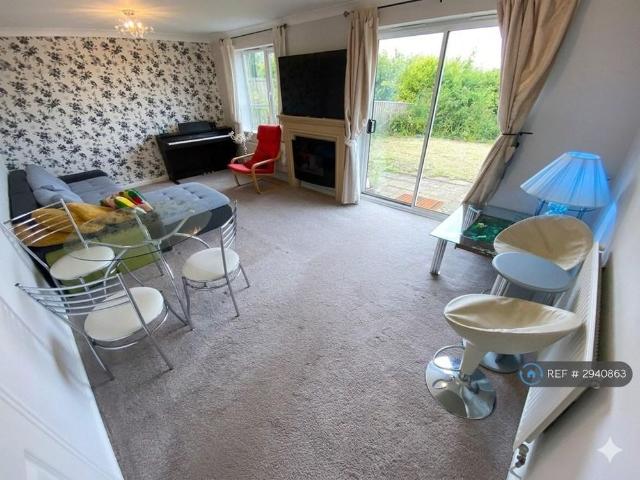 2 bedroom semi detached house to rent