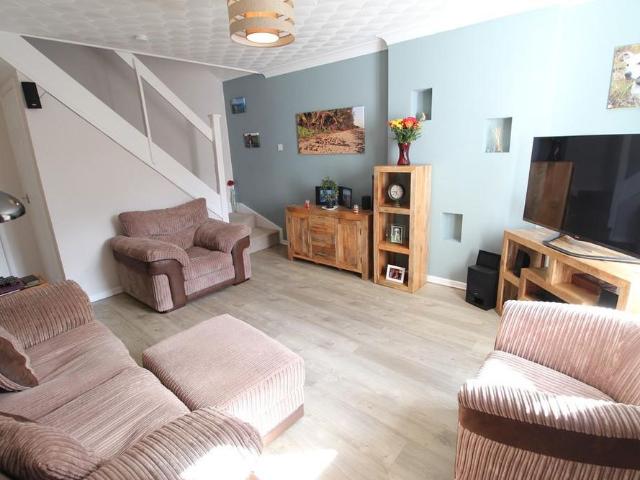 2 bedroom semi detached house to rent