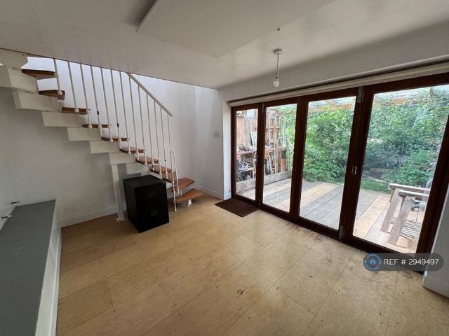 2 bedroom semi detached house to rent