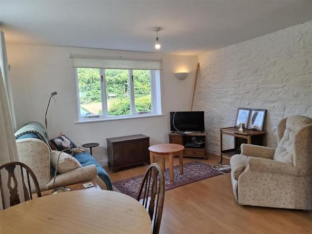 2 bedroom semi detached house to rent