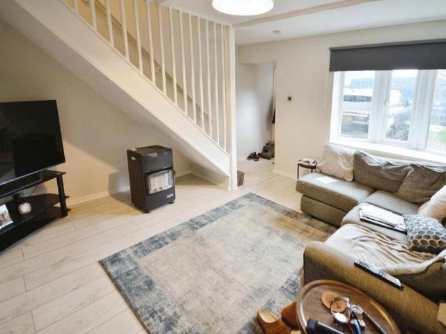 2 bedroom semi detached house to rent