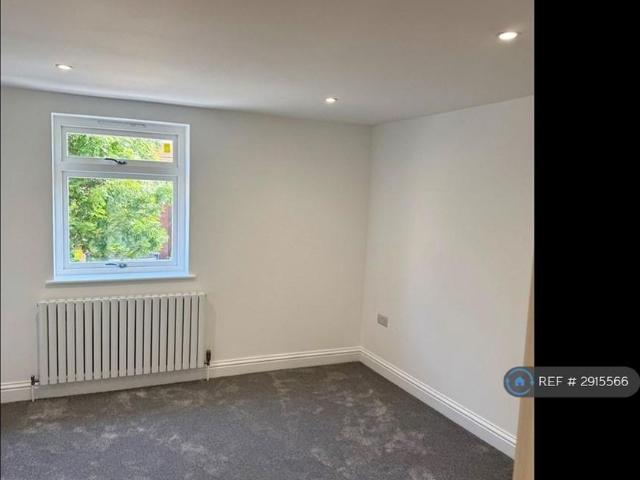 2 bedroom semi detached house to rent