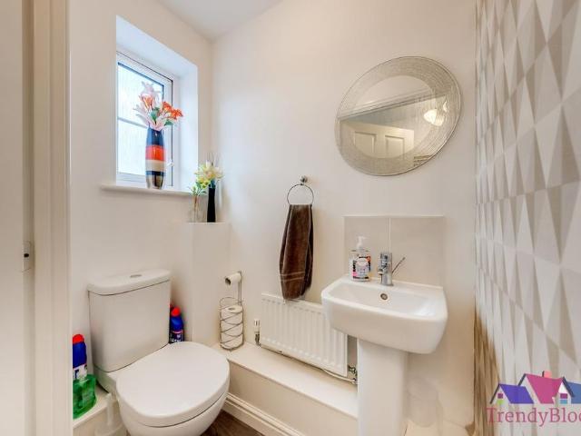2 bedroom semi detached house to rent