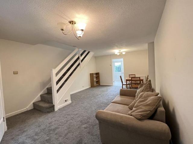 2 bedroom semi detached house to rent