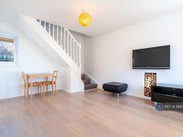 2 bedroom semi detached house to rent