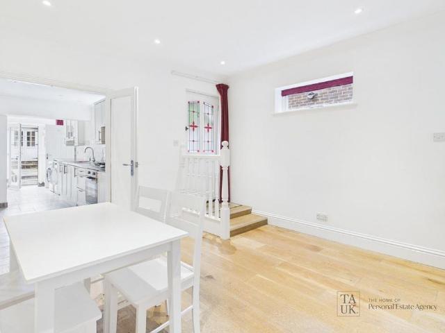 2 bedroom semi detached house to rent