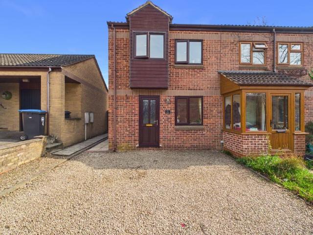 2 bedroom semi detached house to rent