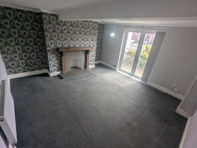 2 bedroom semi detached house to rent