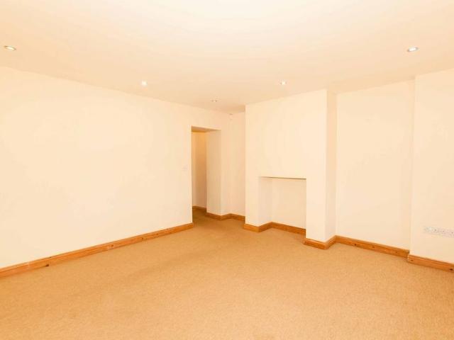 2 bedroom semi detached house to rent