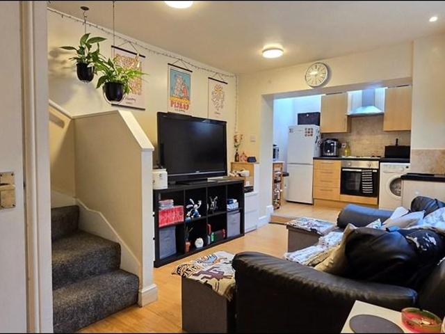 2 bedroom semi detached house to rent