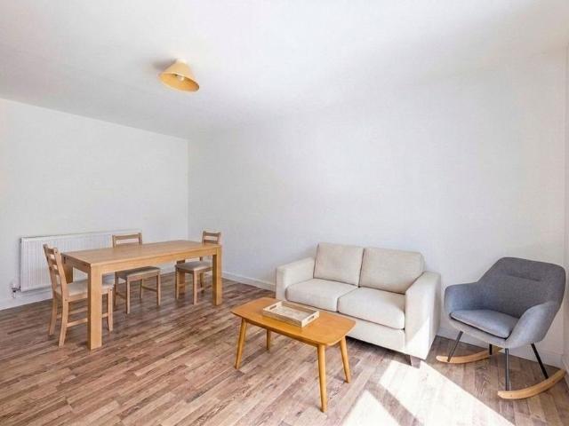 2 bedroom semi detached house to rent